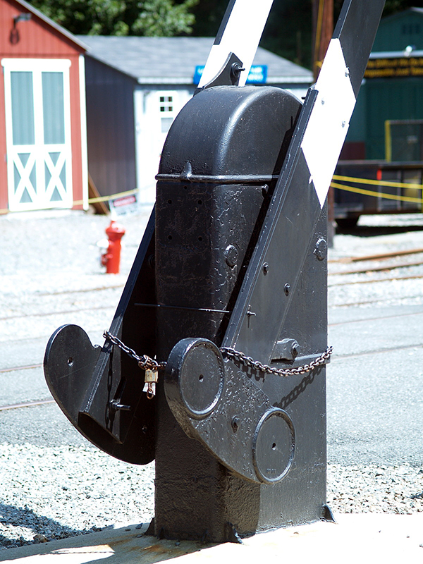 Railroad Crossing Gates & Signals – Whippany Railway Museum