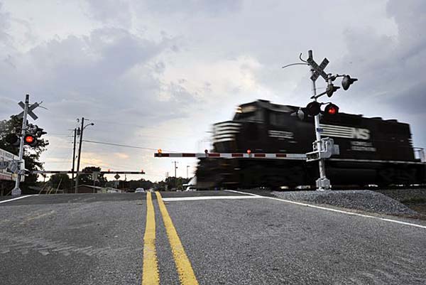 Railroad Crossing Gates & Signals – Whippany Railway Museum